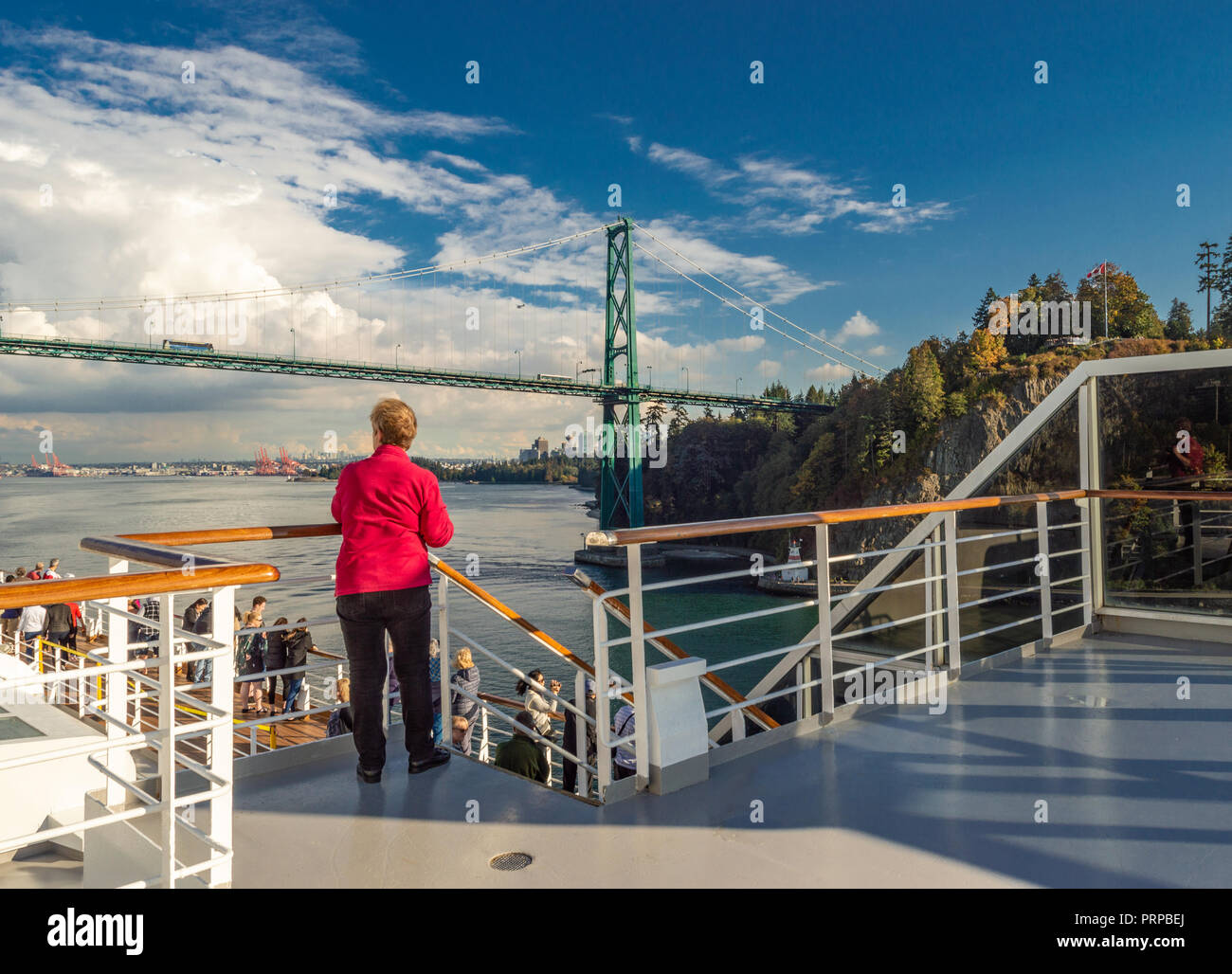 Cruise ship passing under the lions gate bridge hi-res stock ...