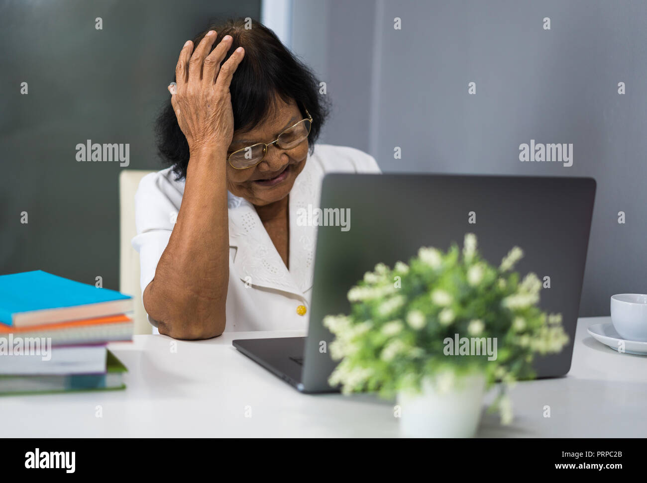 Stressed asian female office hi-res stock photography and images - Alamy