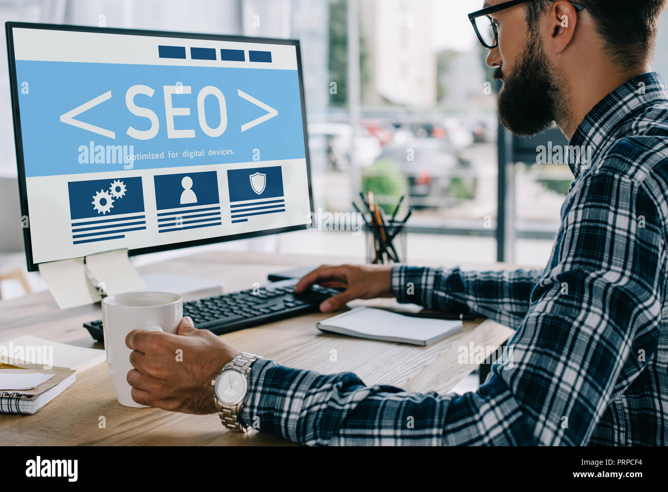 Developer workplace hi-res stock photography and images - Alamy