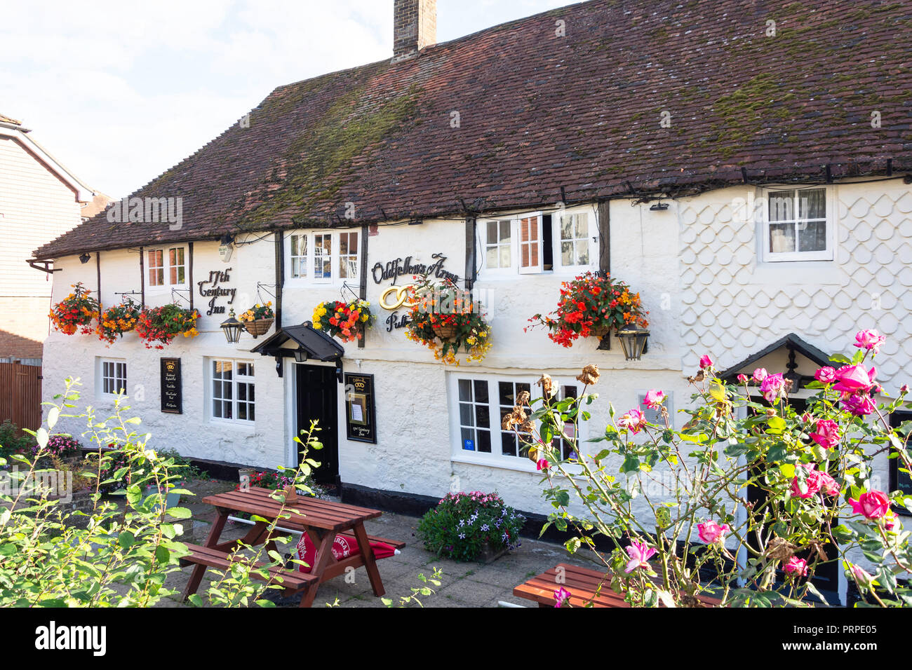 English country pub exterior hi-res stock photography and images - Alamy