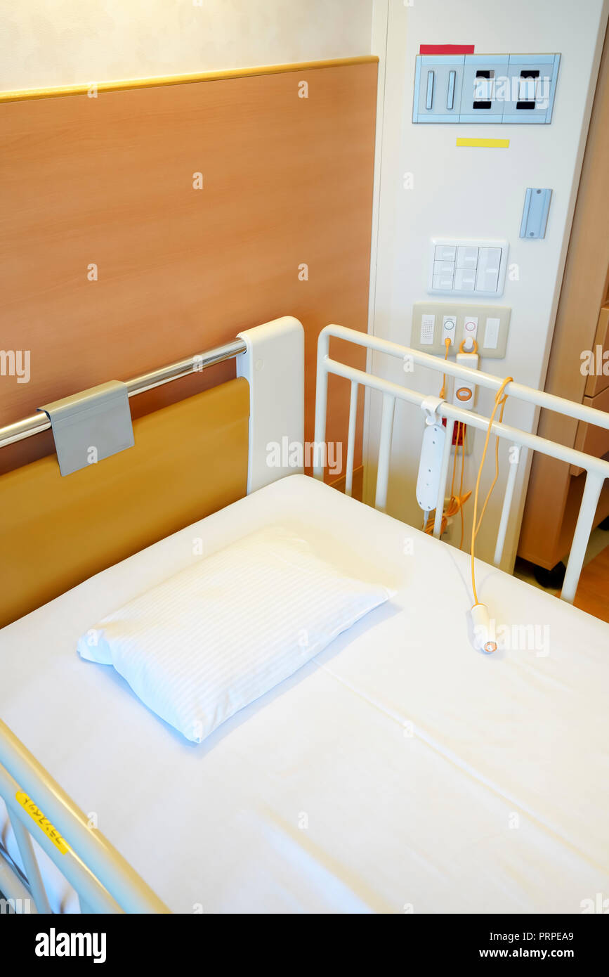 Modern hospital bed hi-res stock photography and images - Alamy