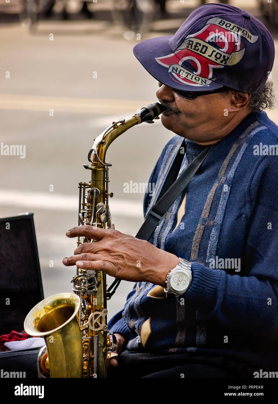 A street musician performing hi-res stock photography and images - Alamy