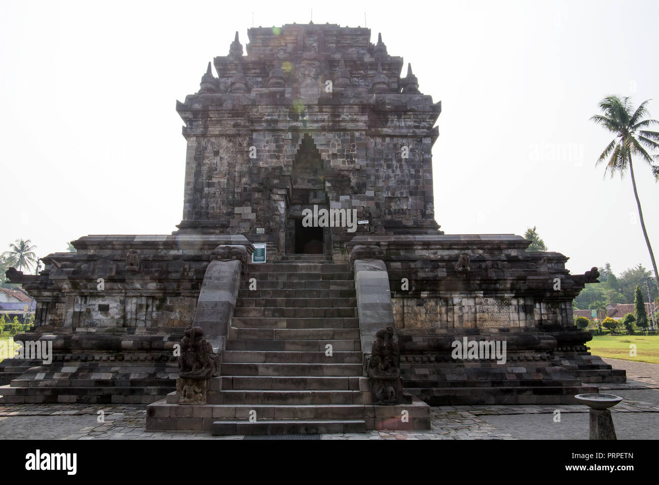 Inside a buddhist temple hi-res stock photography and images - Alamy