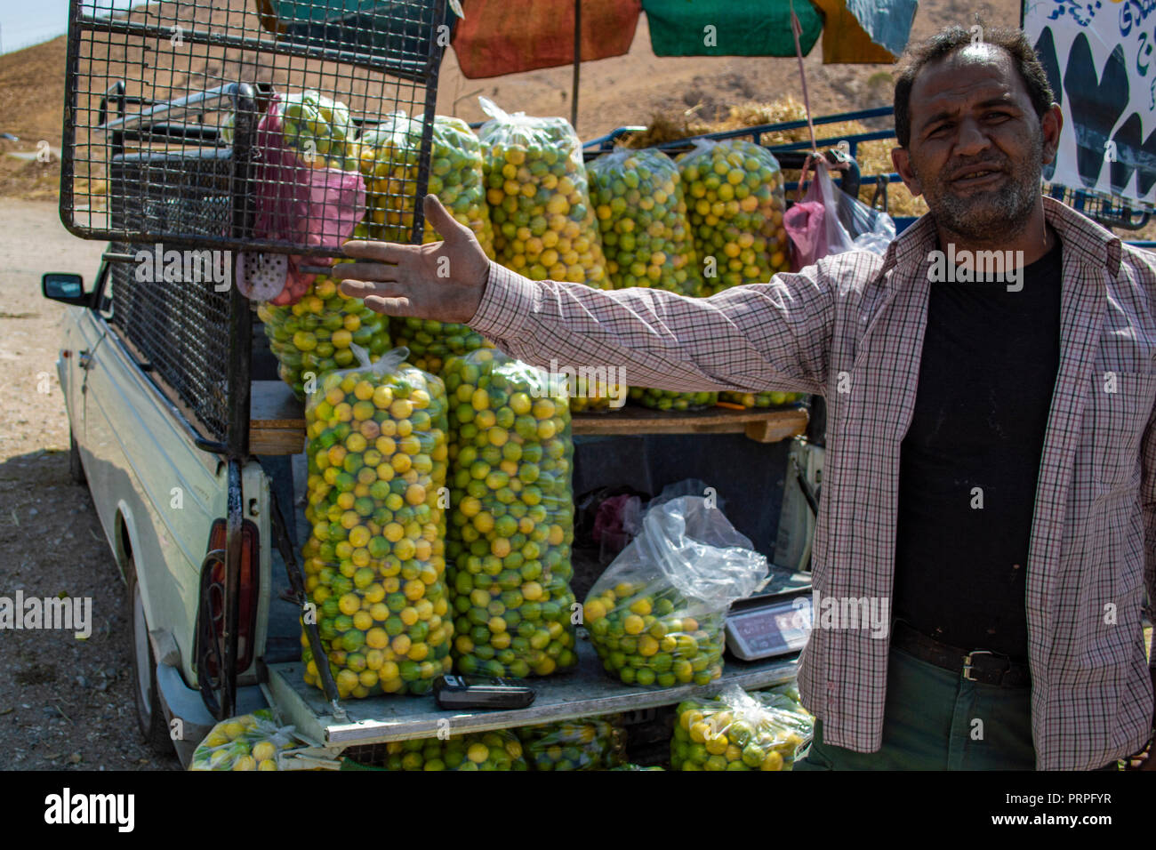 Yellow bags on the roadside hi-res stock photography and images - Alamy