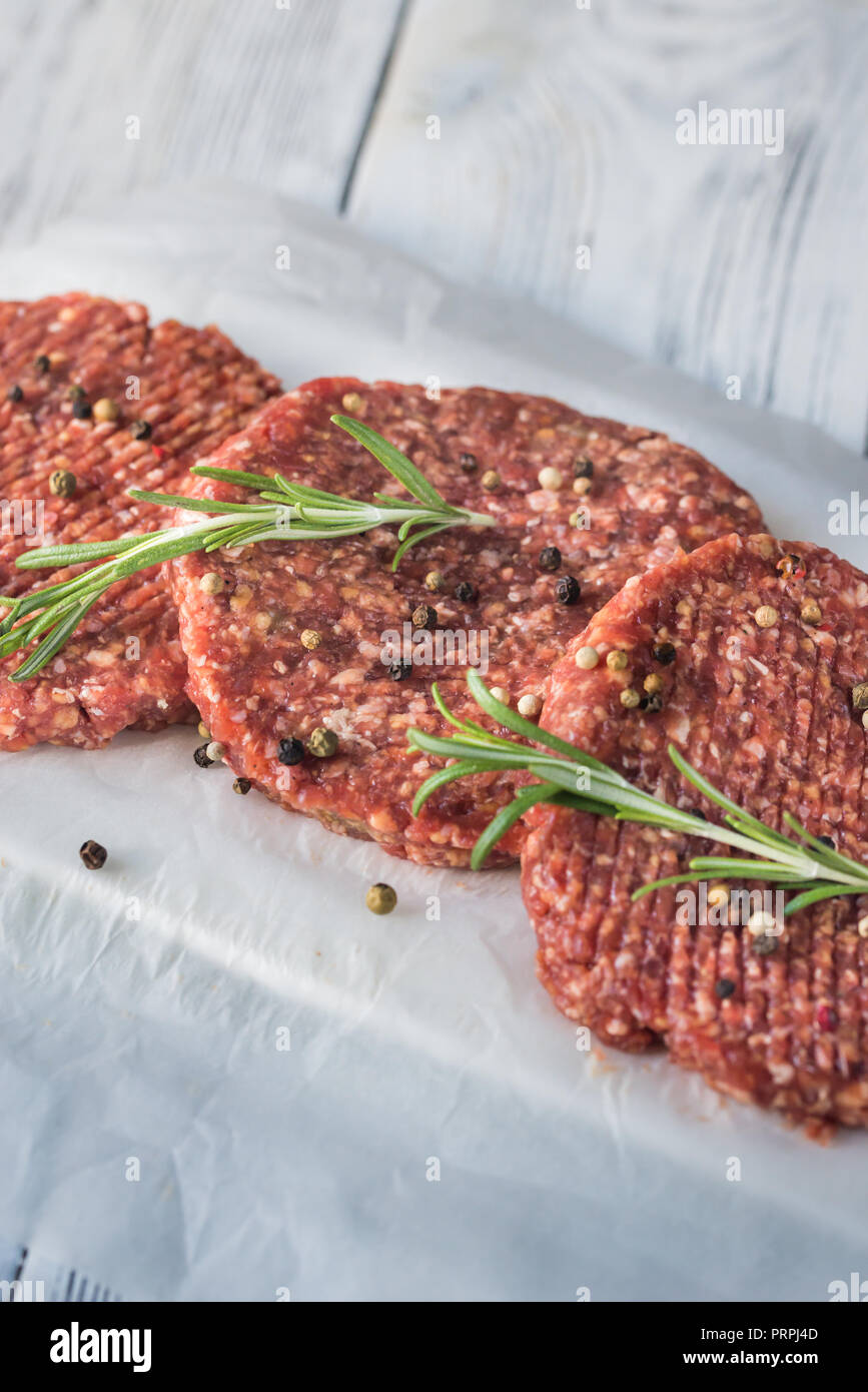 Raw beef patties on the white parchment Stock Photo - Alamy
