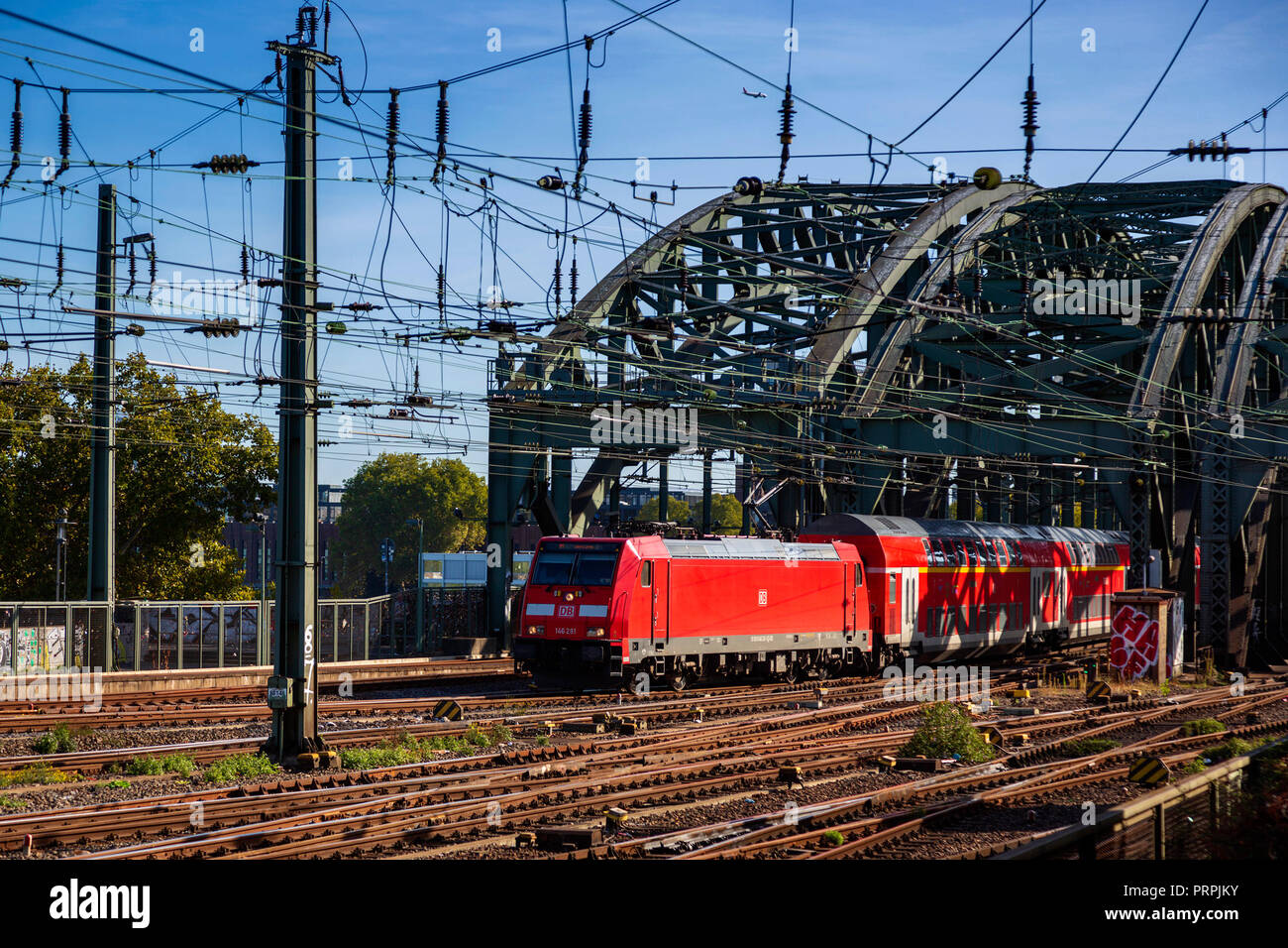 S-Bahn, suburban train on Hohenzollern Bridge approaching Cologne main ...