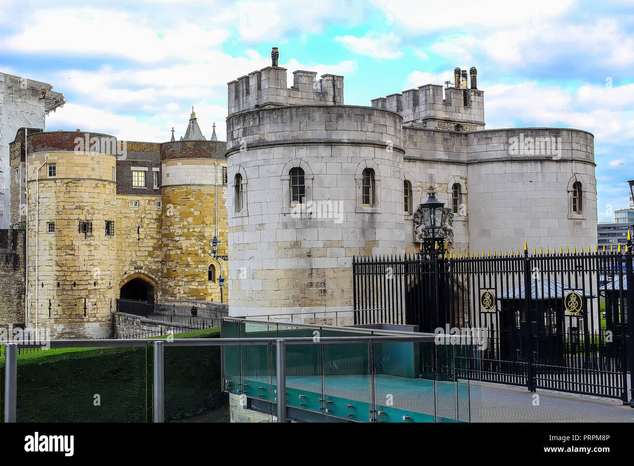 England london tower entrance london crown jewels hi-res stock ...