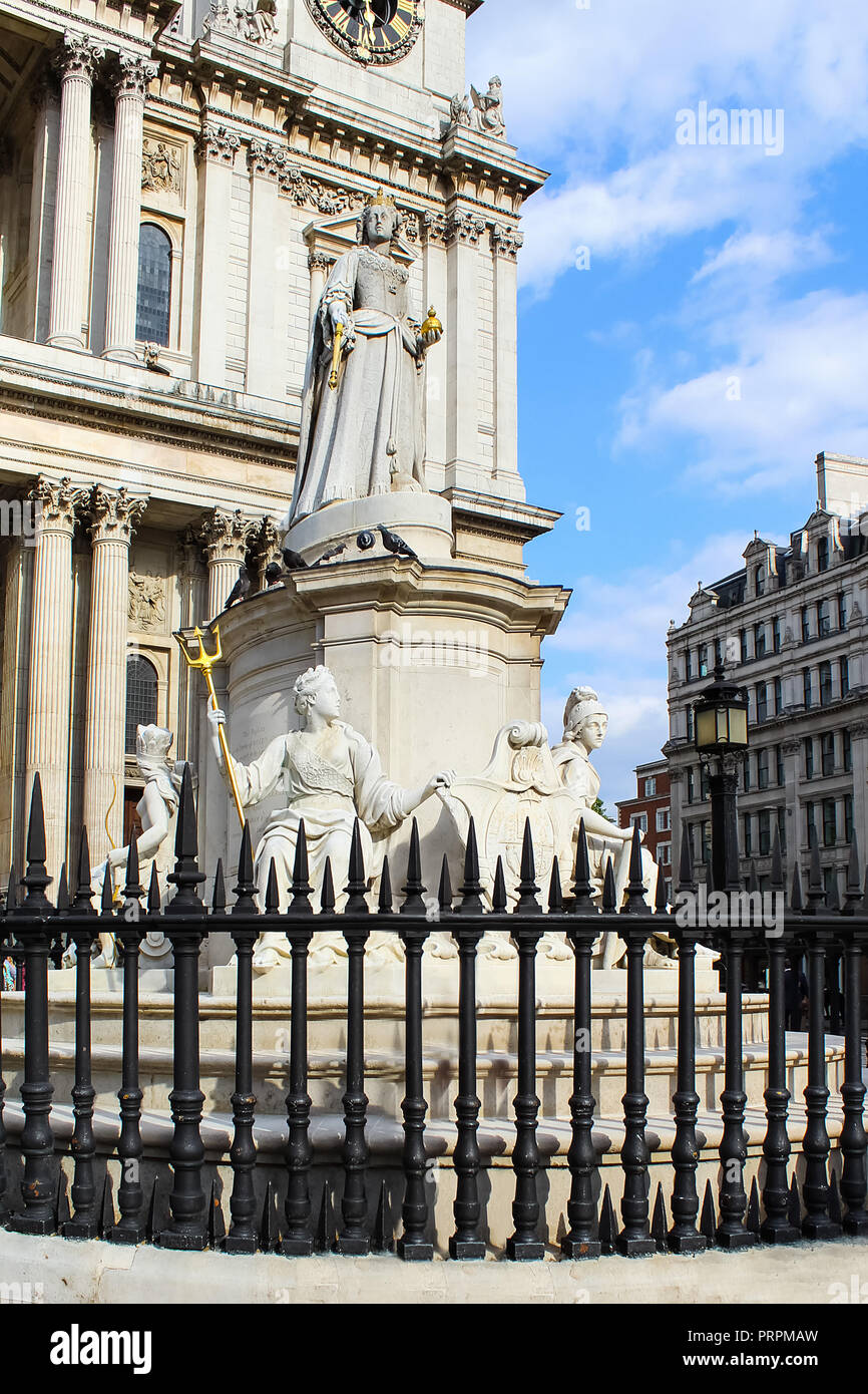 Statue of Queen Anne, St Paul's Churchyard Stock Photo - Alamy