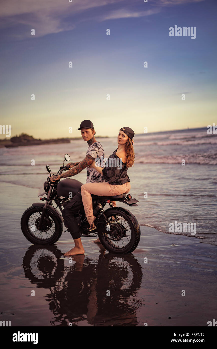 Man riding motorcycle side view hi-res stock photography and images - Alamy