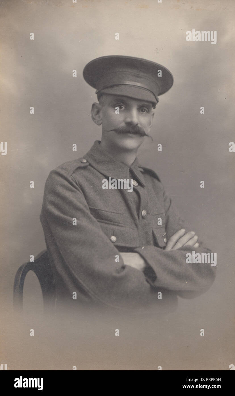 Soldiers of the british army hi-res stock photography and images - Alamy