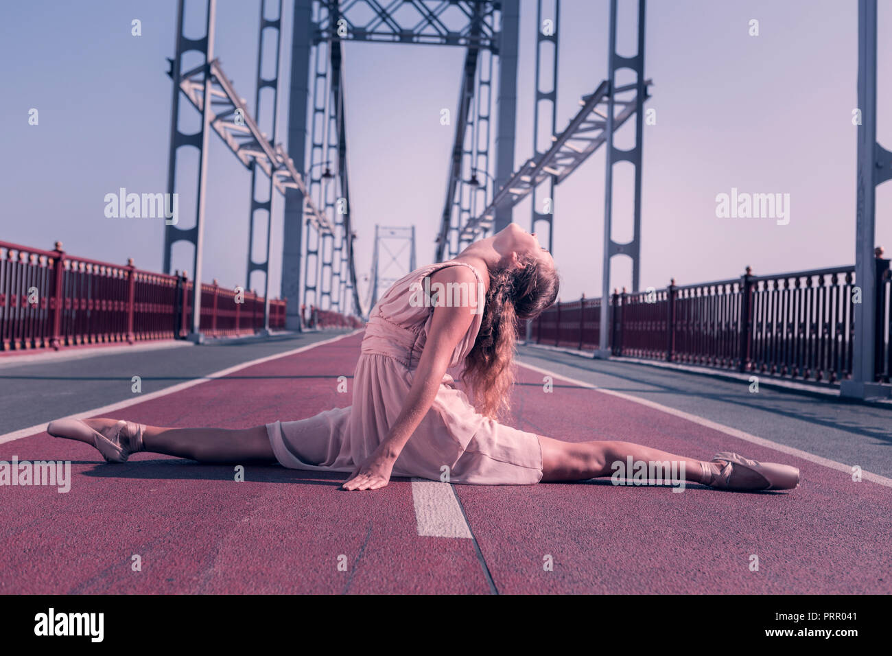 Ballet dancer doing splits hi-res stock photography and images - Alamy