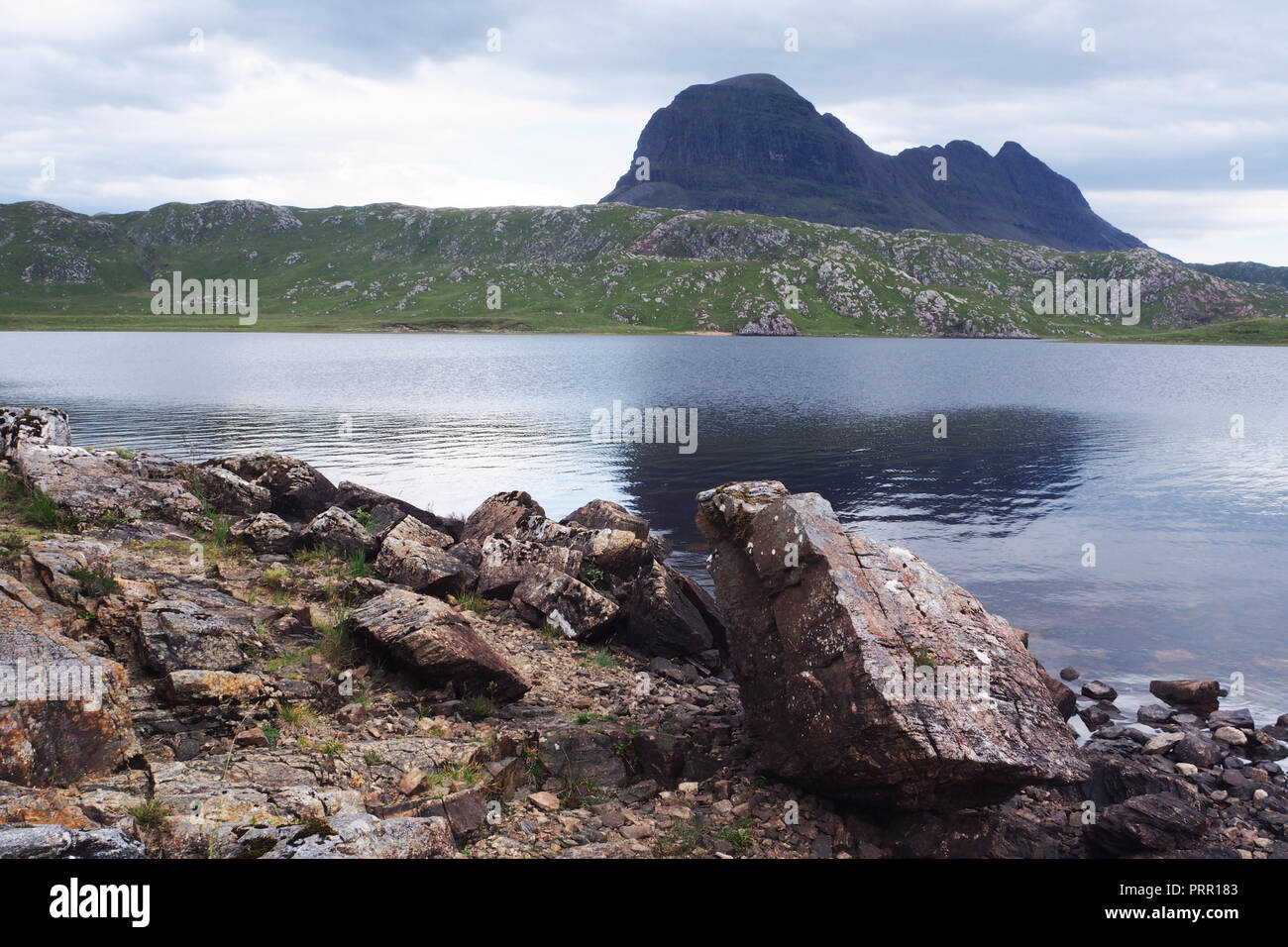 A view looking over Loch Fionn to Suilven Mountain, Lairg, Scotland ...