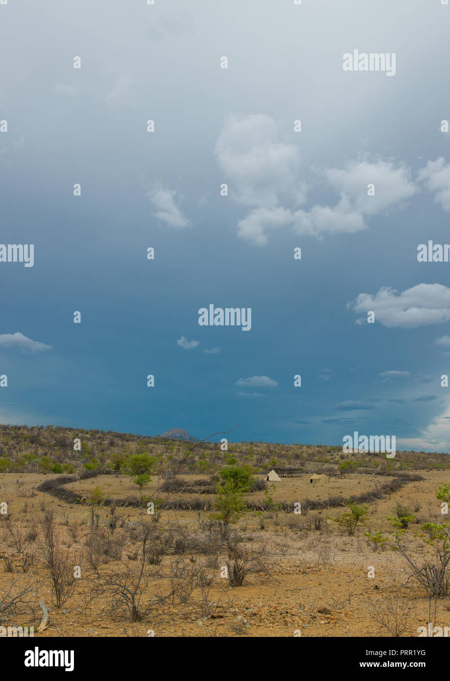 Mucubal hi-res stock photography and images - Alamy