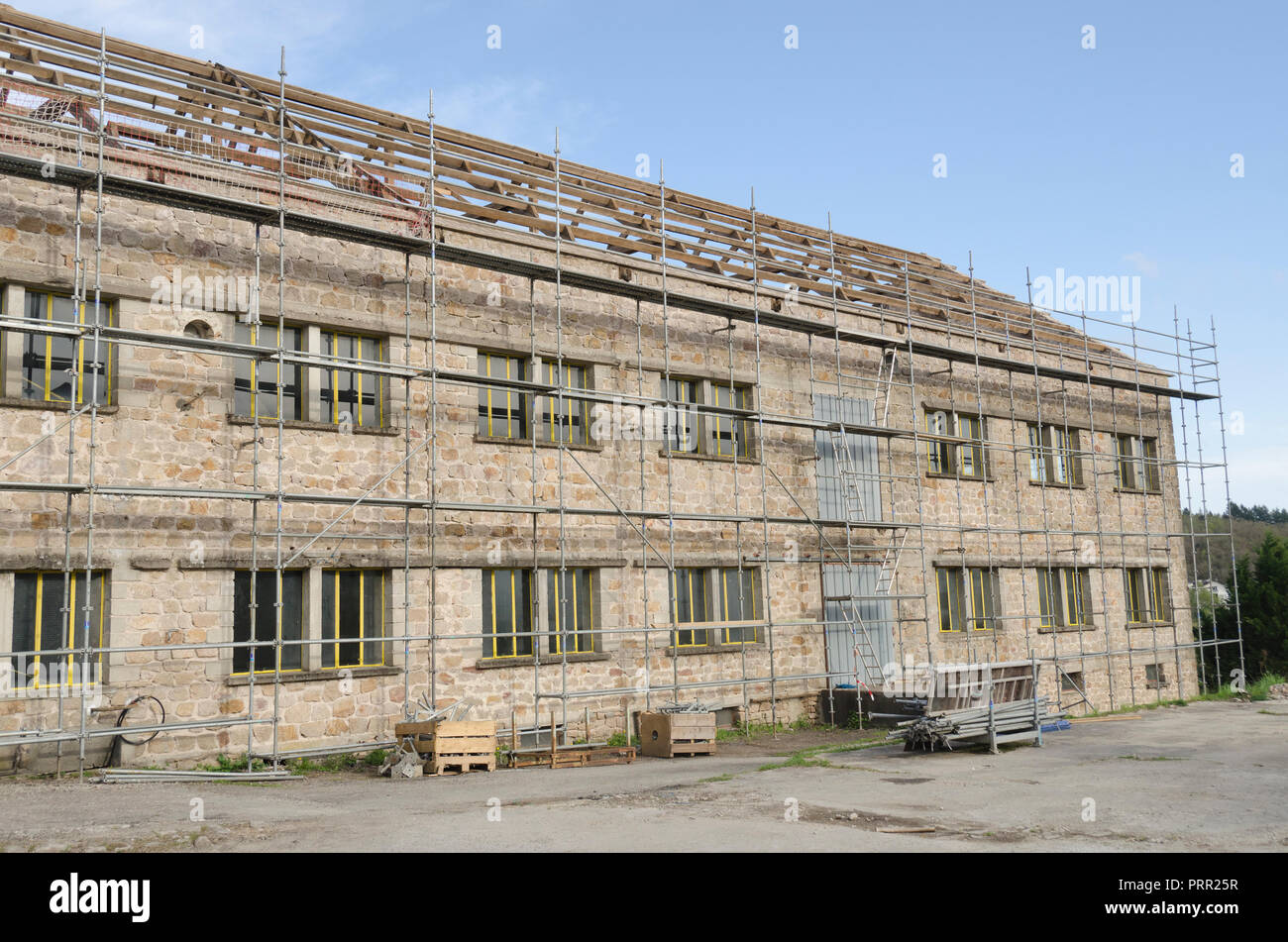 Scaffolding old building hi-res stock photography and images - Alamy