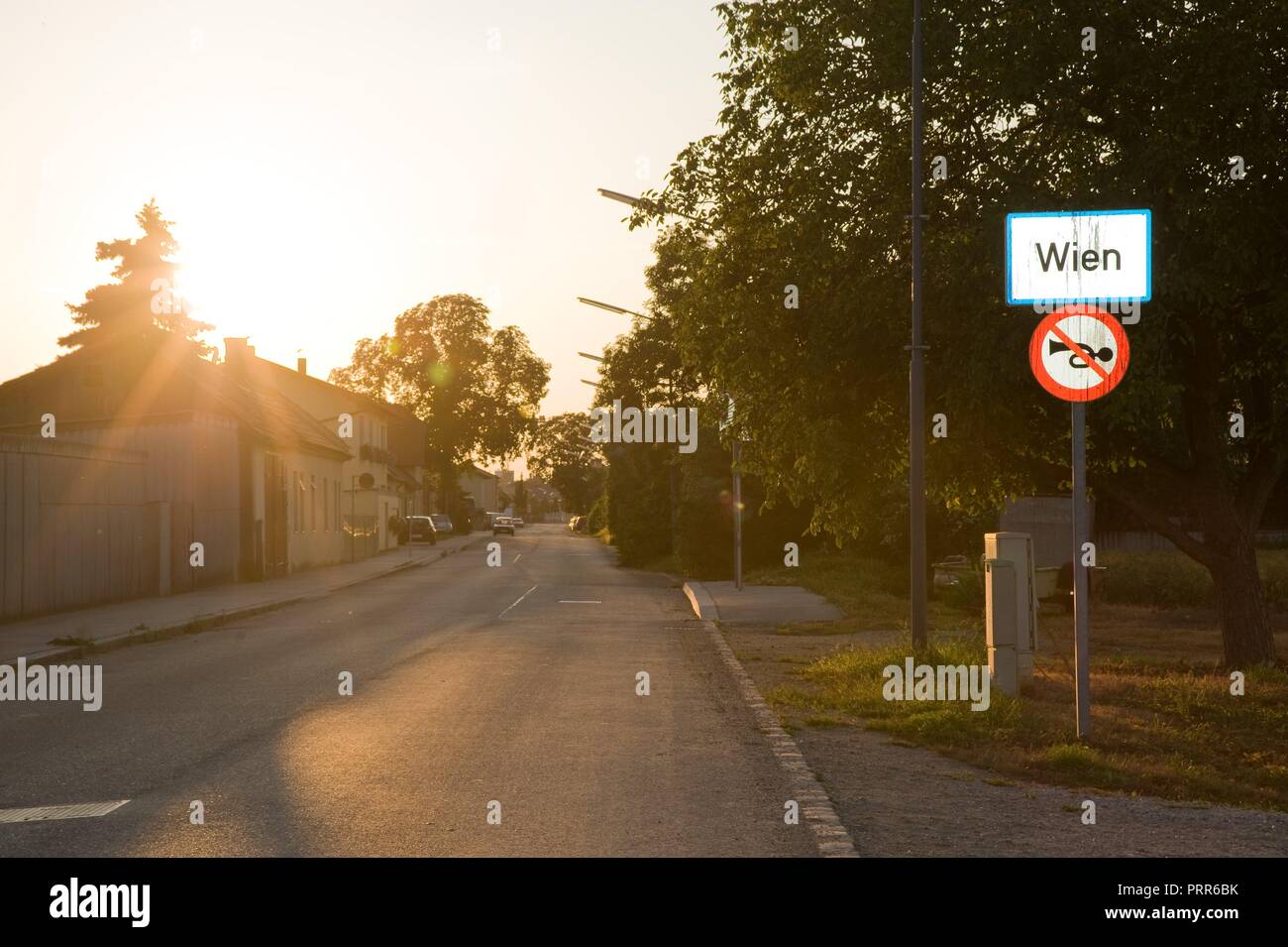 Wien, Stadtgrenze in Simmering - Vienna, City Border Stock Photo - Alamy