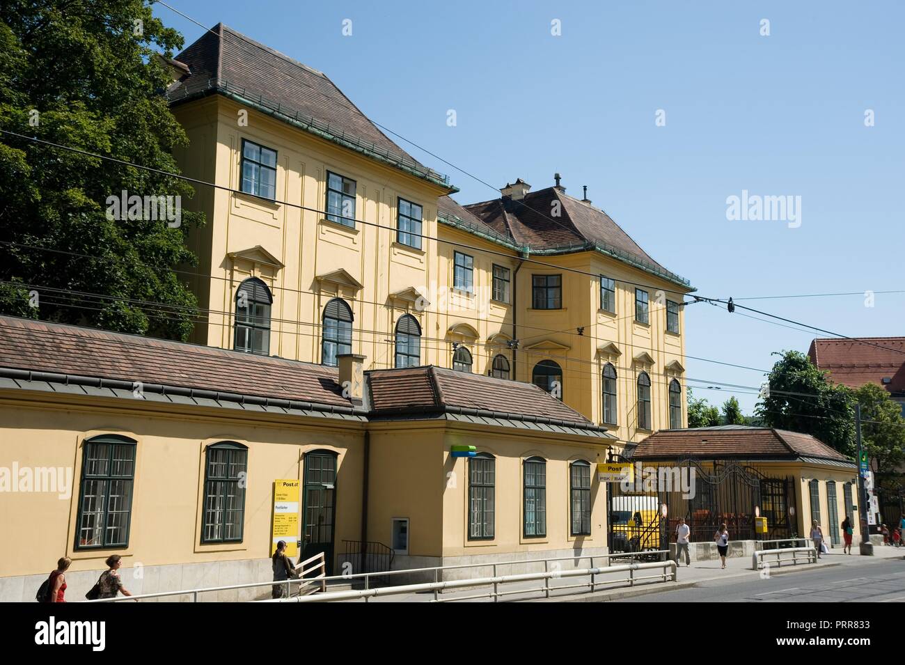 Palais wien schonbrunn hi-res stock photography and images - Alamy