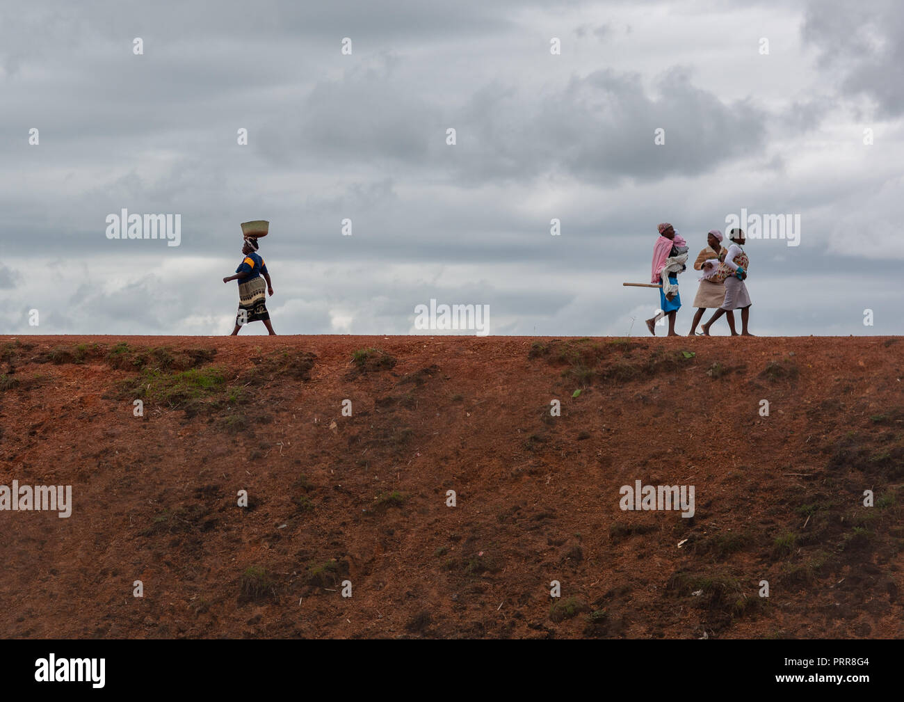 Angolan people walking in the countryside, Bié Province, Chinguar ...