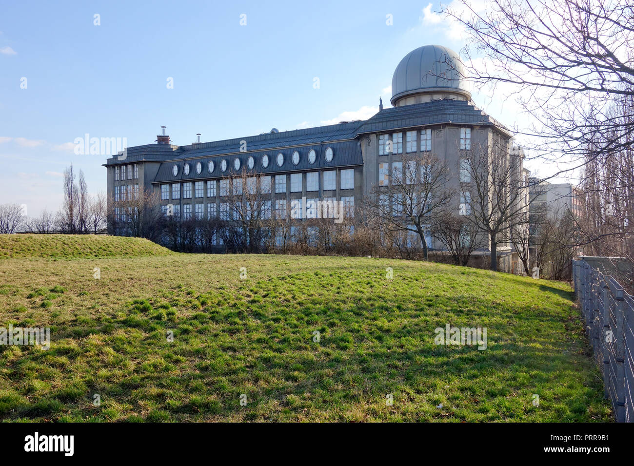 Wien, ehemalige Zeiss-Werke von Robert Oerley, 1917 Stock Photo - Alamy