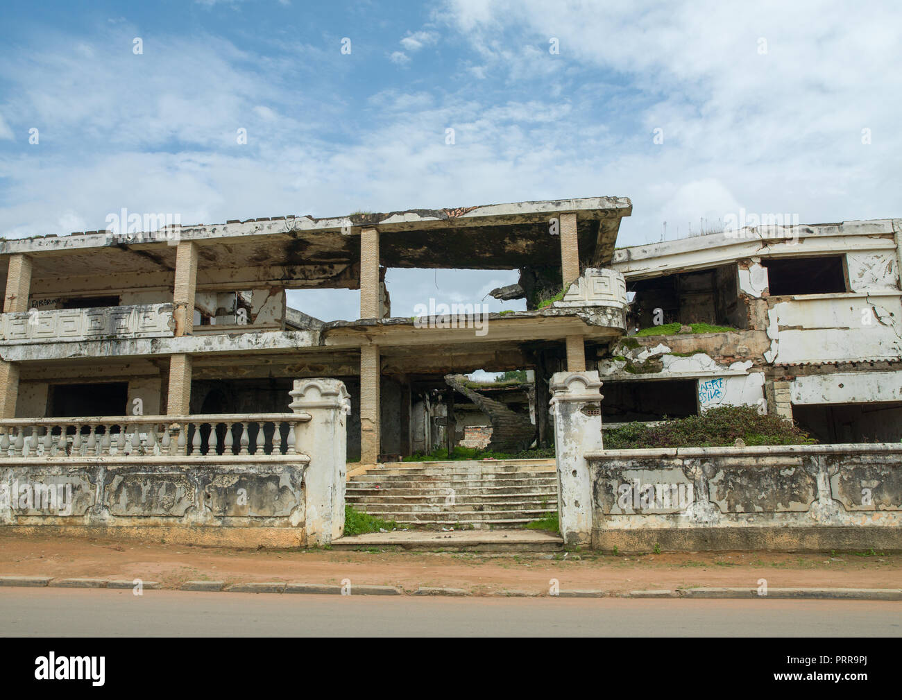 Bombed house hi-res stock photography and images - Alamy