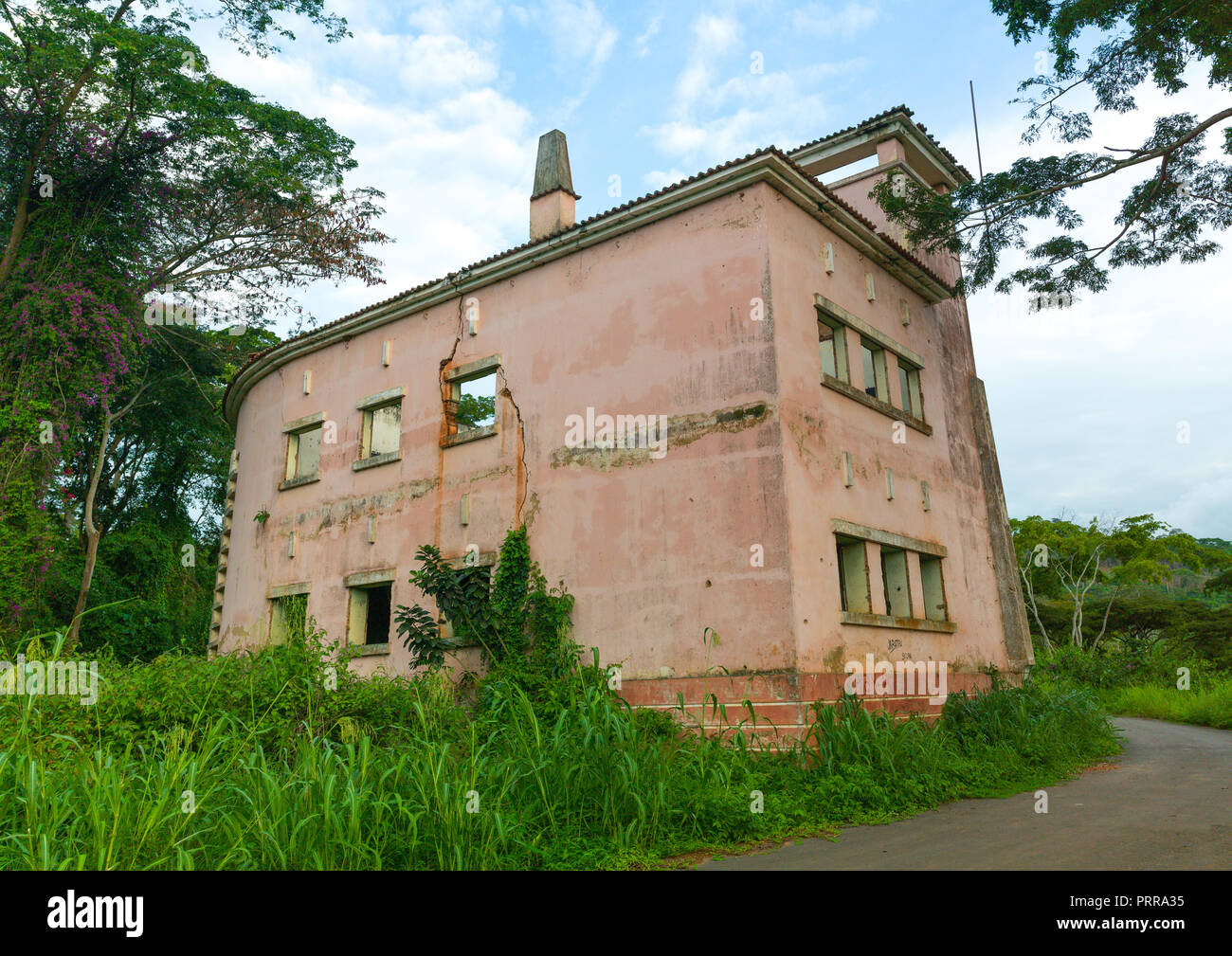 Old abandoned portuguese building, Cuanza Norte, N'dalatando, Angola ...