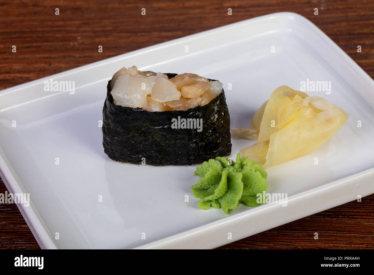 Japanese sushi gunkan with scallops Stock Photo - Alamy