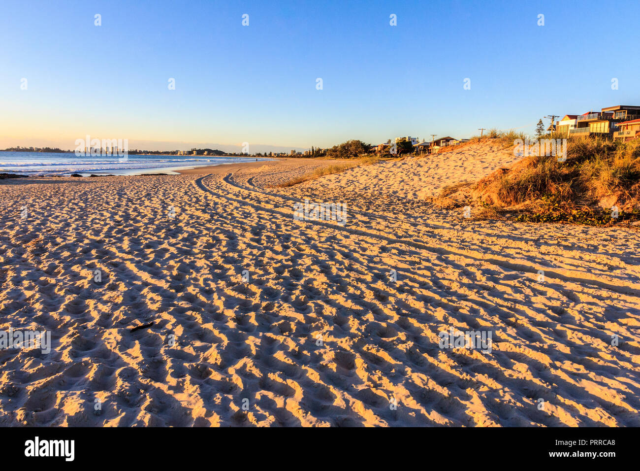 Australia queensland coast beach hi-res stock photography and images ...