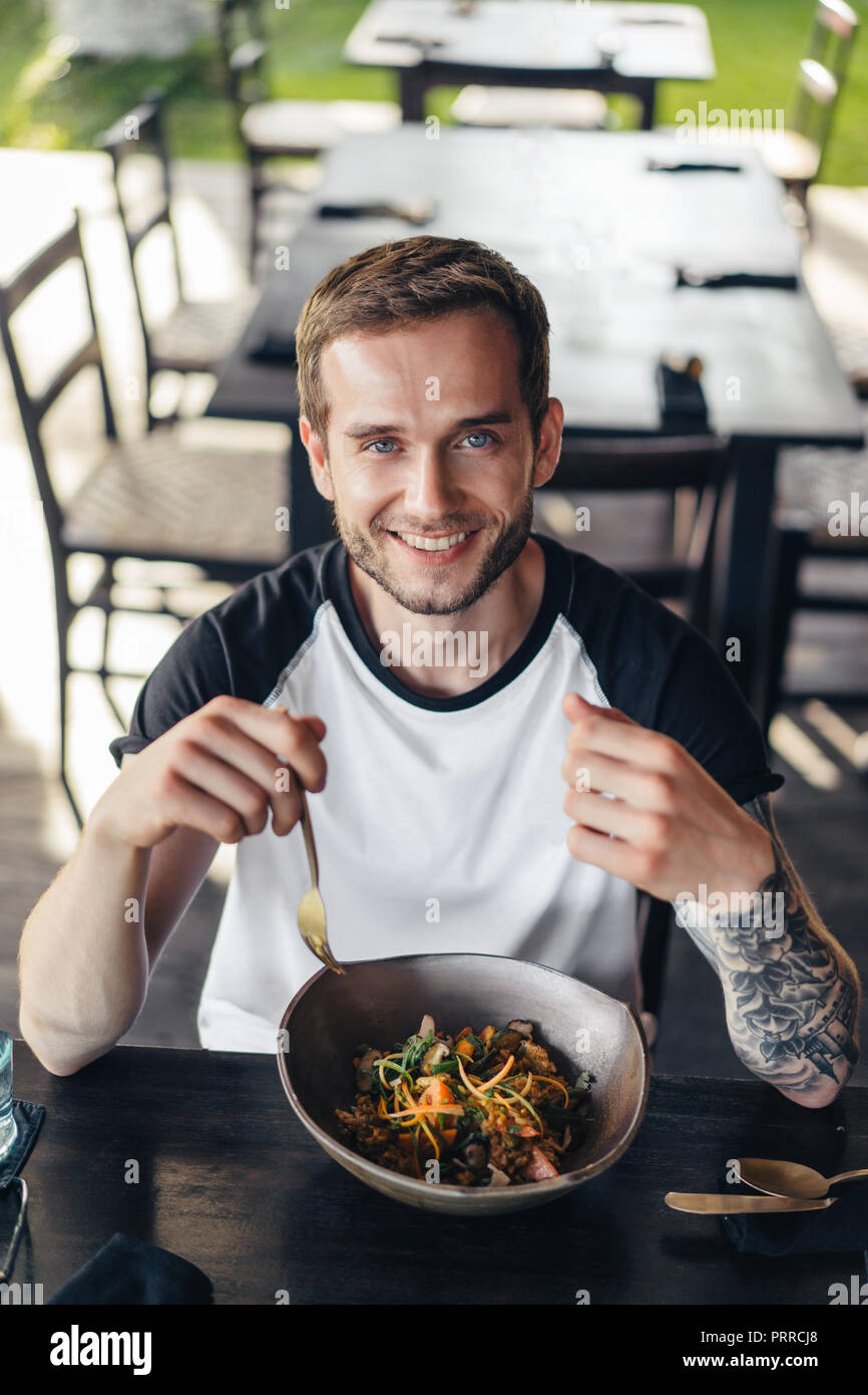 Eating asian food hi-res stock photography and images - Alamy