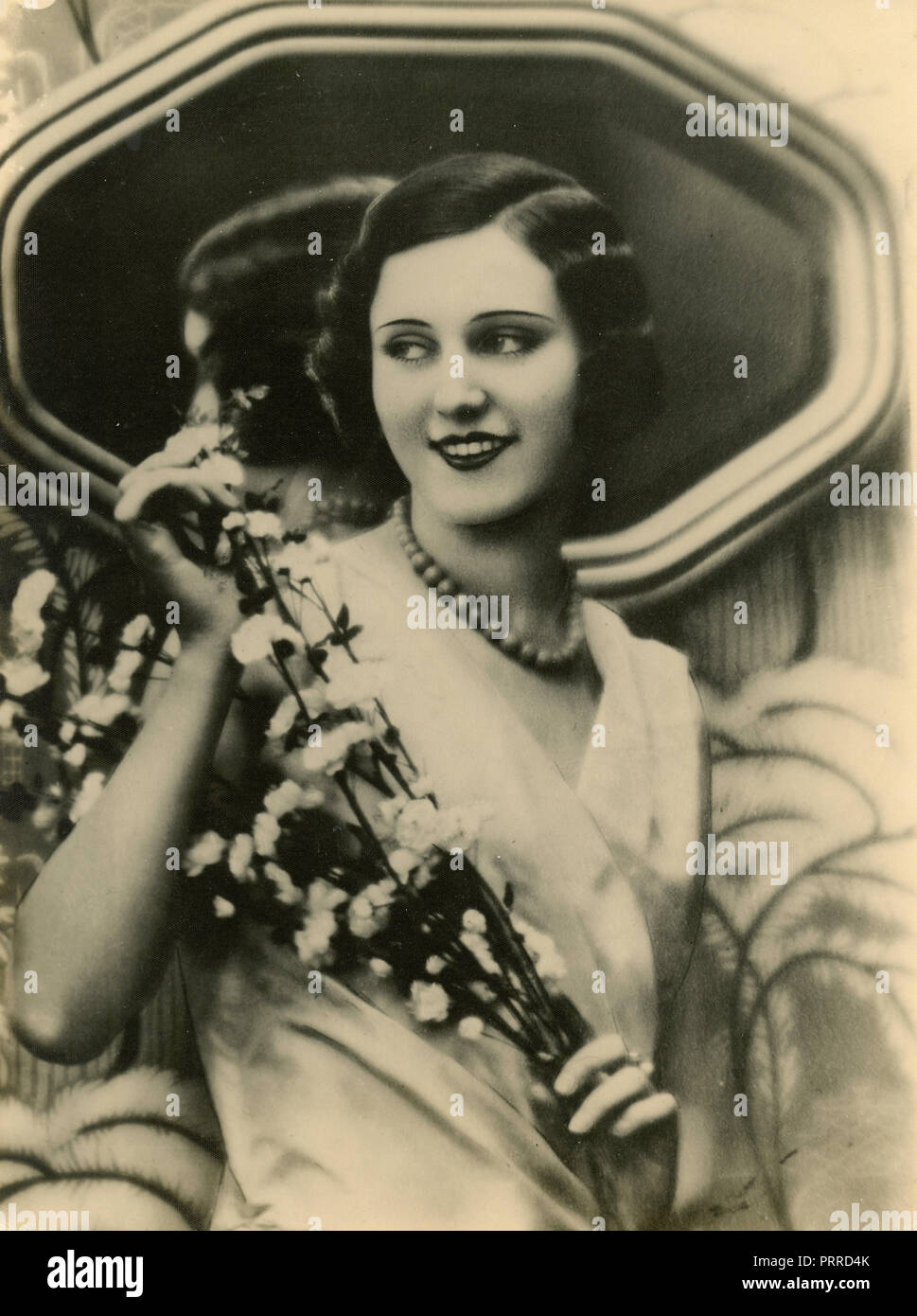 1920s portrait of woman hi-res stock photography and images - Alamy