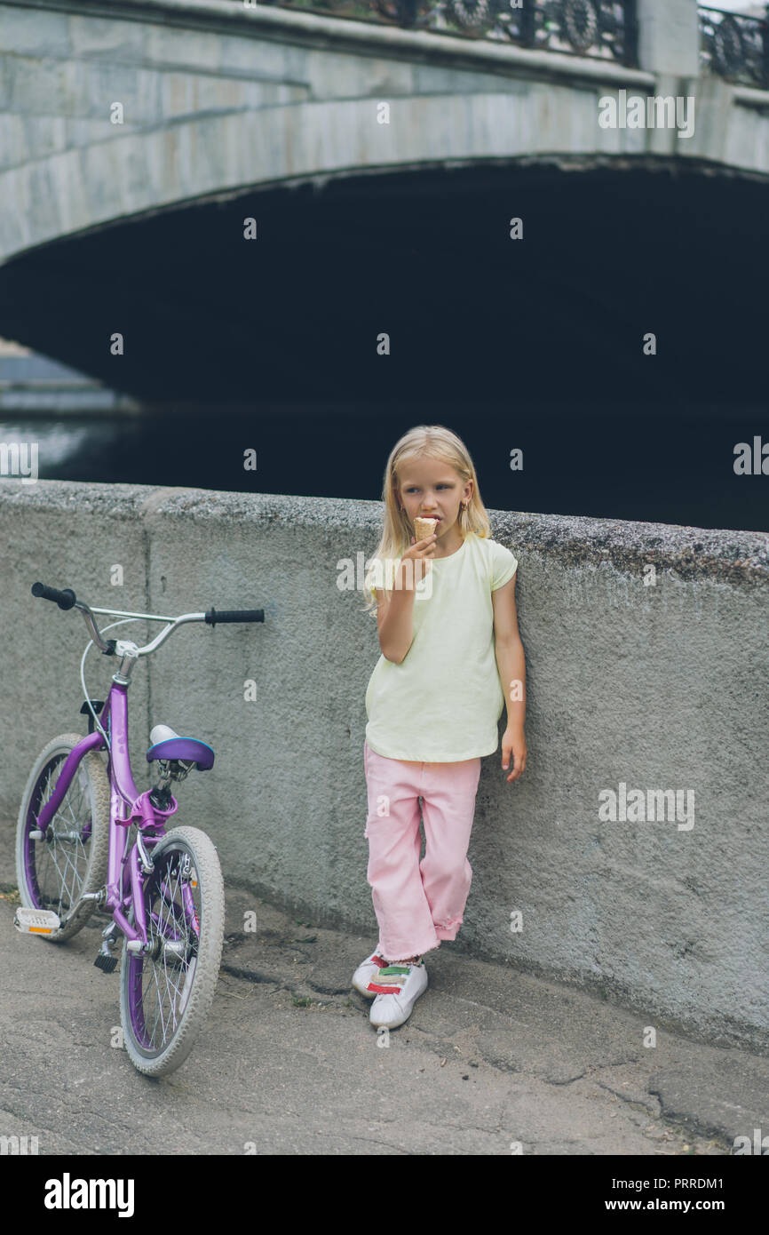 Child eating ice cream hi-res stock photography and images - Alamy