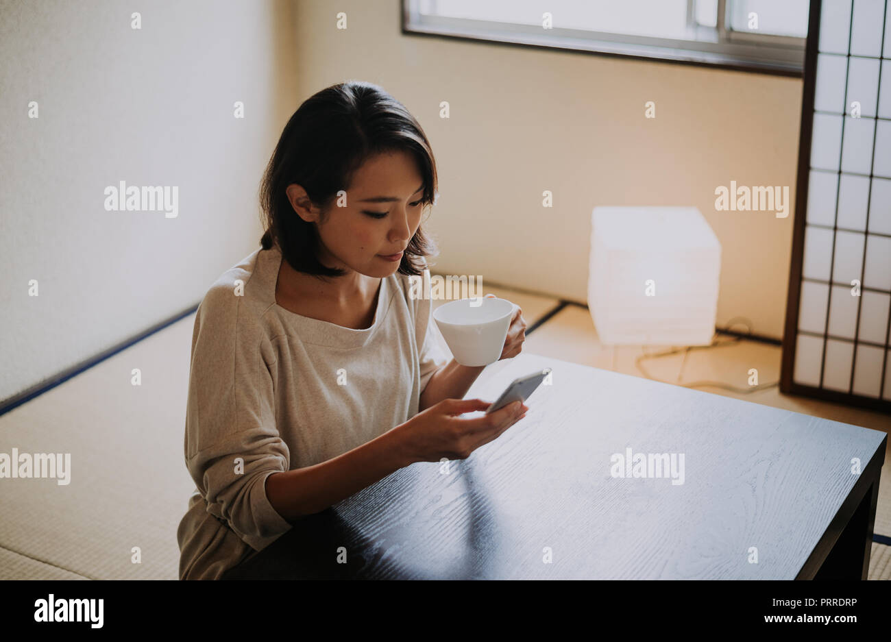 Beautiful japanese woman, lifestyle moments in a traditional Tokyo ...