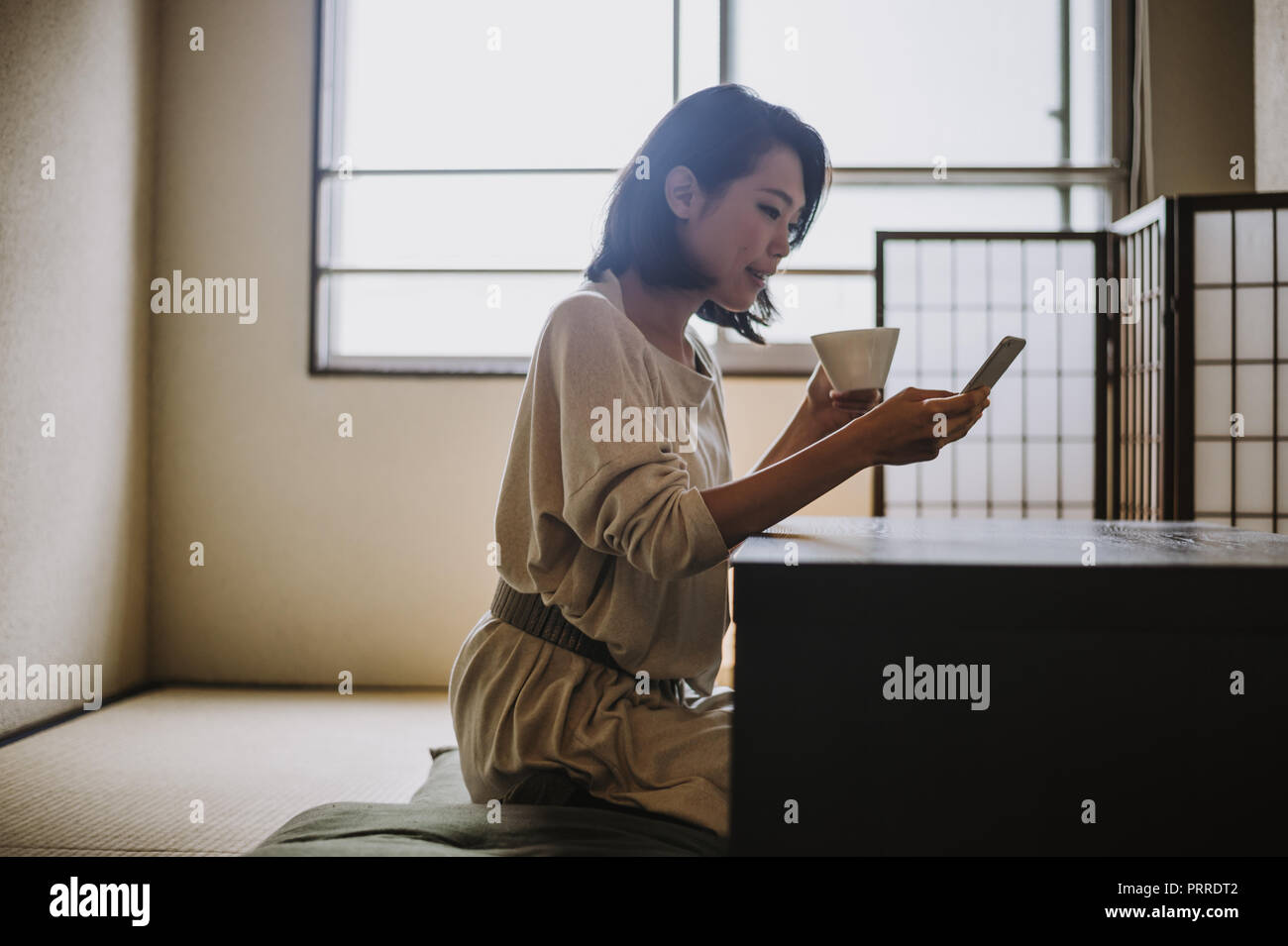 Beautiful japanese woman, lifestyle moments in a traditional Tokyo ...