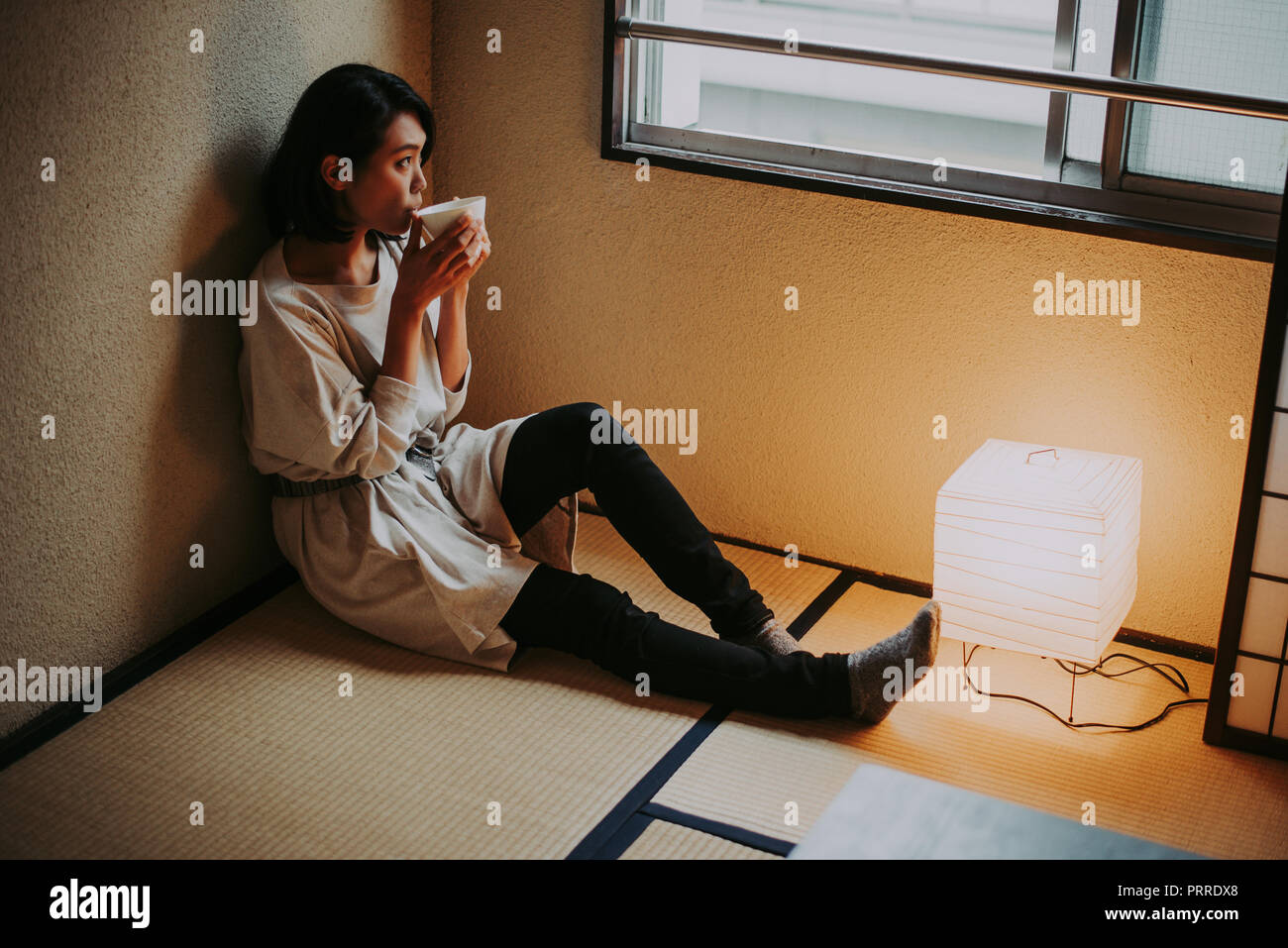 Beautiful japanese woman, lifestyle moments in a traditional Tokyo ...