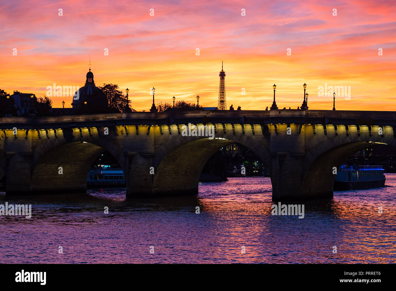Pont neuf bridge river seine night view hi-res stock photography and ...