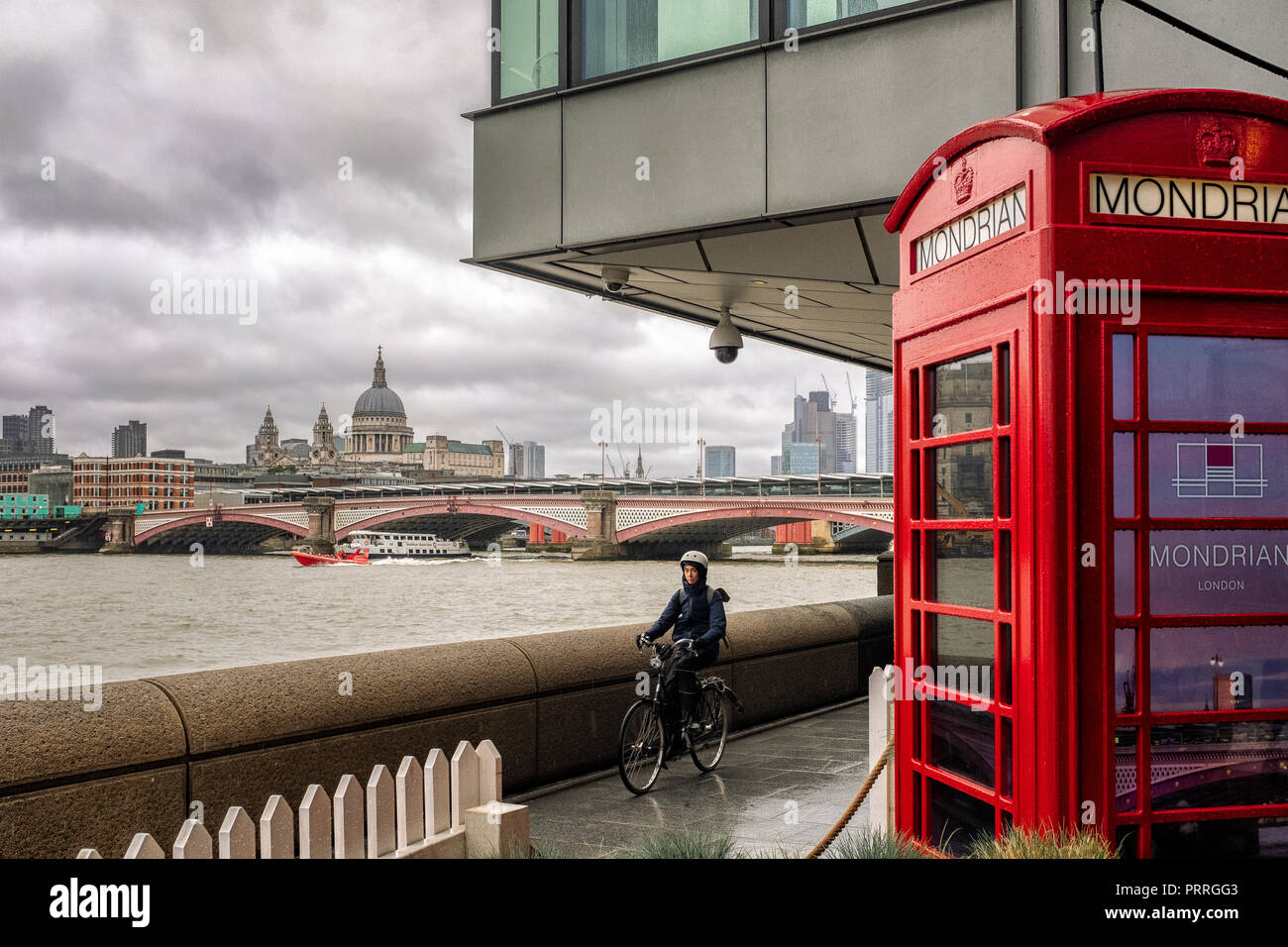 Thames landmarks hi-res stock photography and images - Alamy