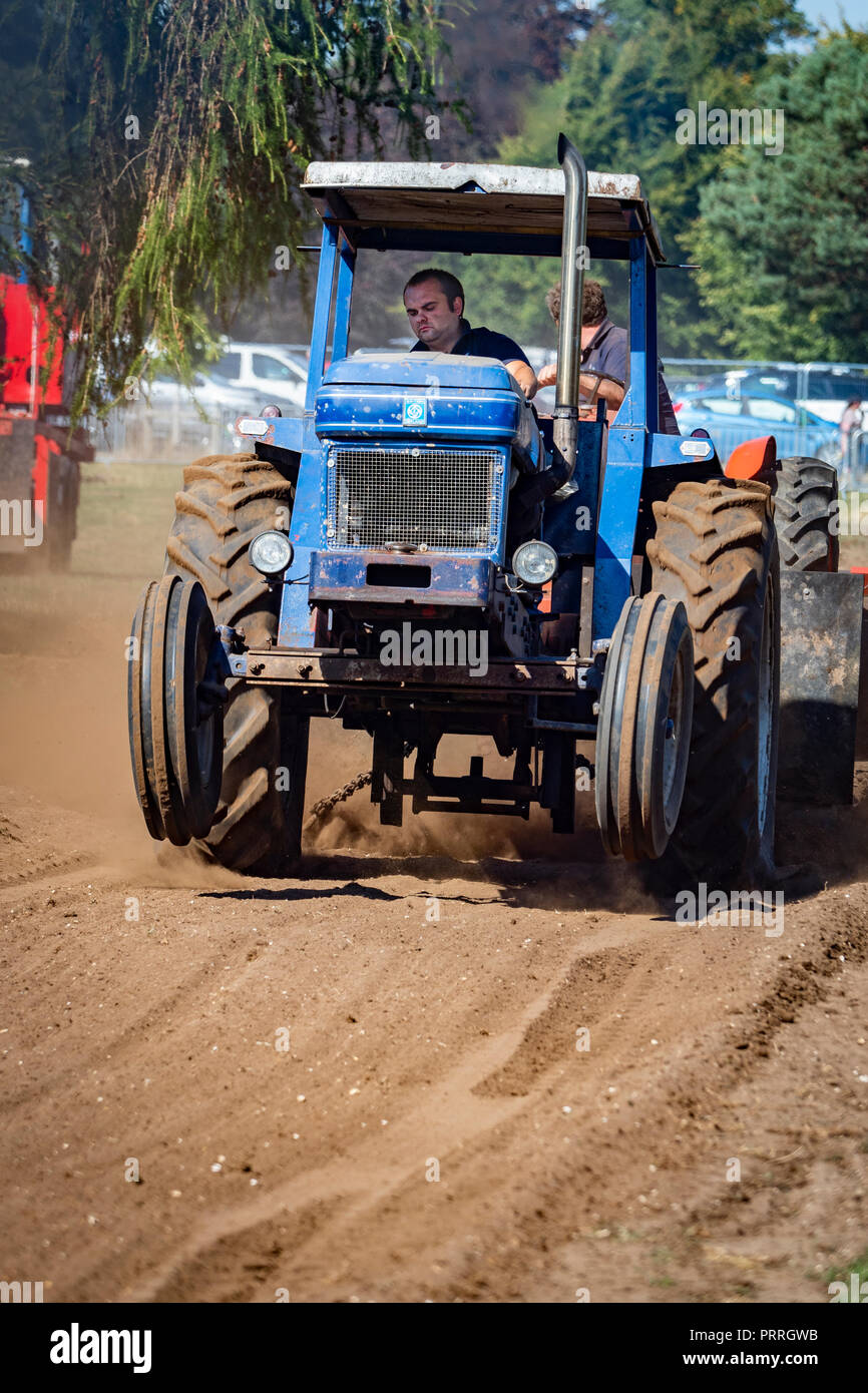Tractor Pulling at Yorkshire Traction Engine Rally at Scrampston ...