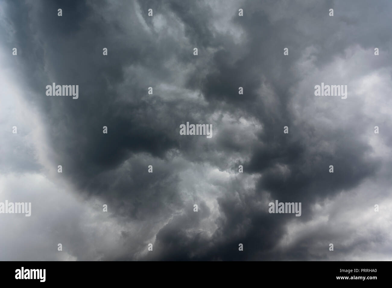 Dramatic lighting background hi-res stock photography and images - Alamy