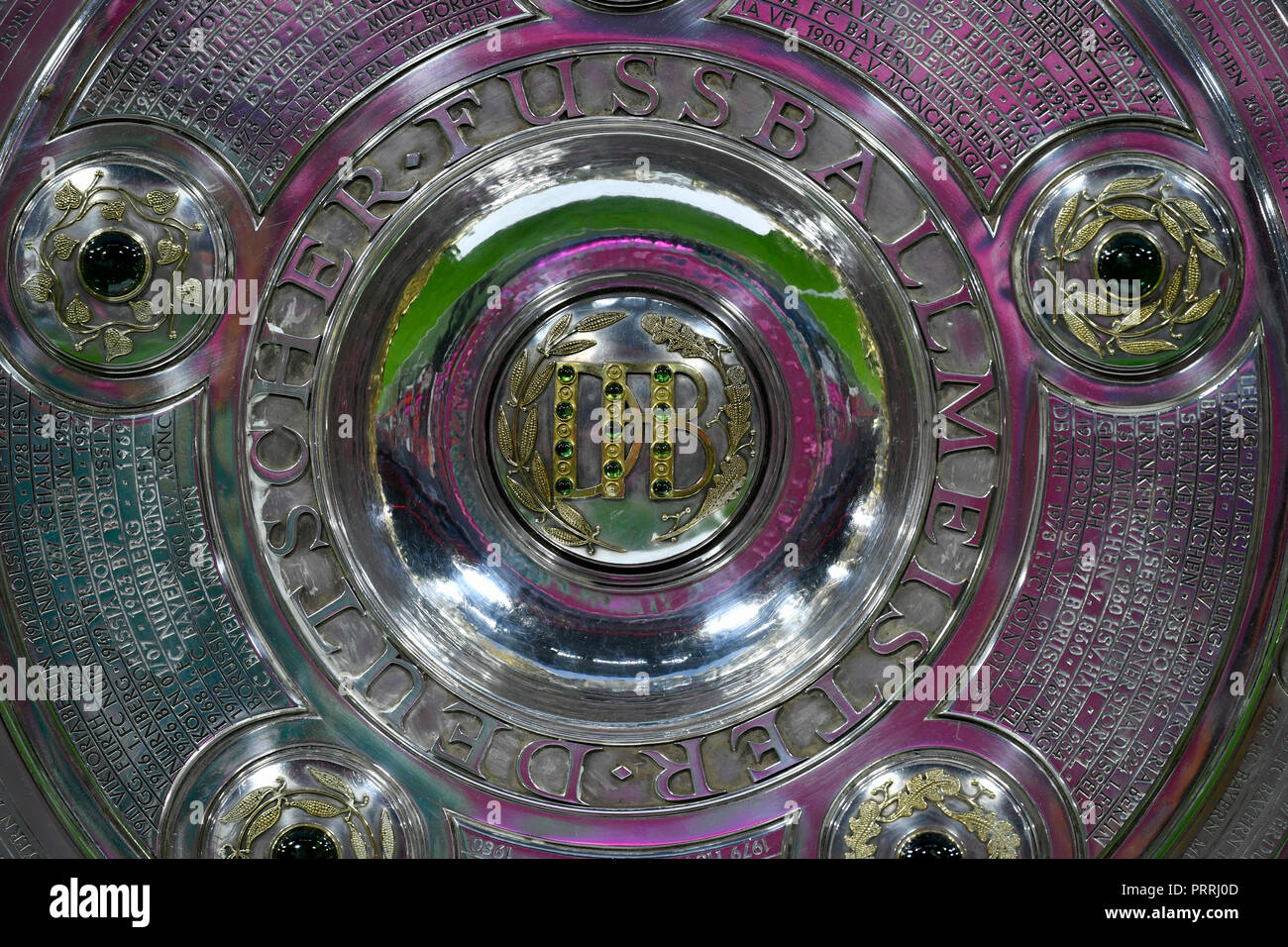 Sport trophy championship winner hi-res stock photography and images ...