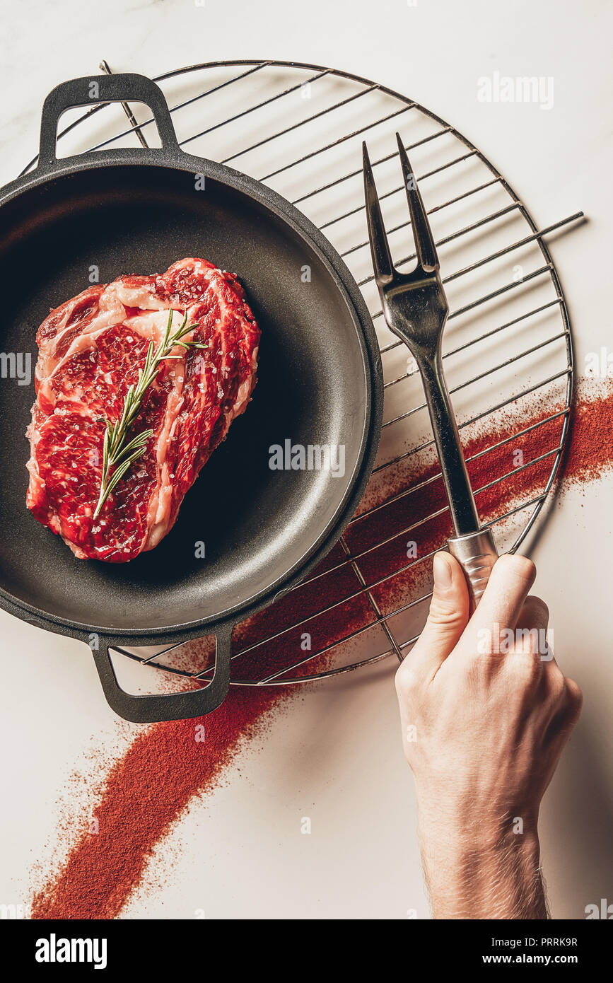Man holding meat hi-res stock photography and images - Alamy