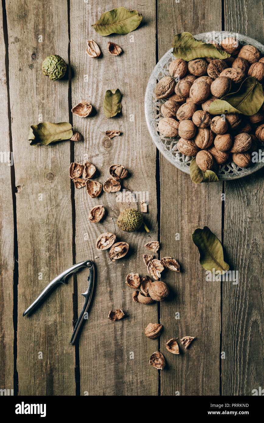 Nutshells hi-res stock photography and images - Alamy
