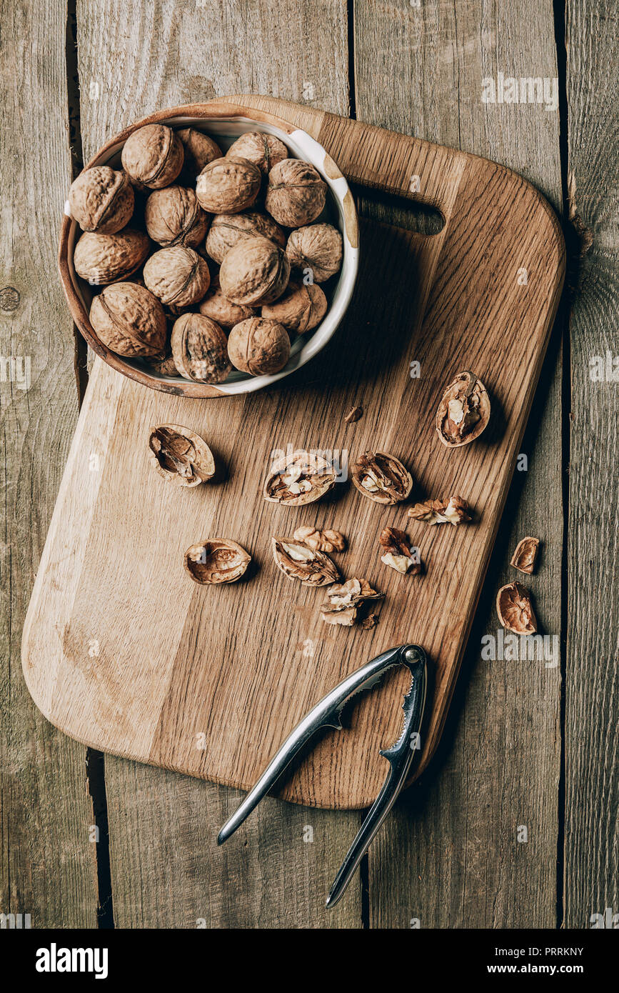 Walnuts on board hi-res stock photography and images - Alamy