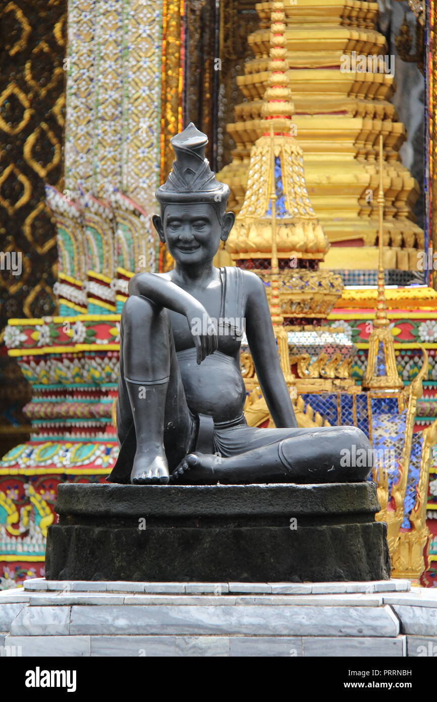 Bangkok statue hi-res stock photography and images - Alamy