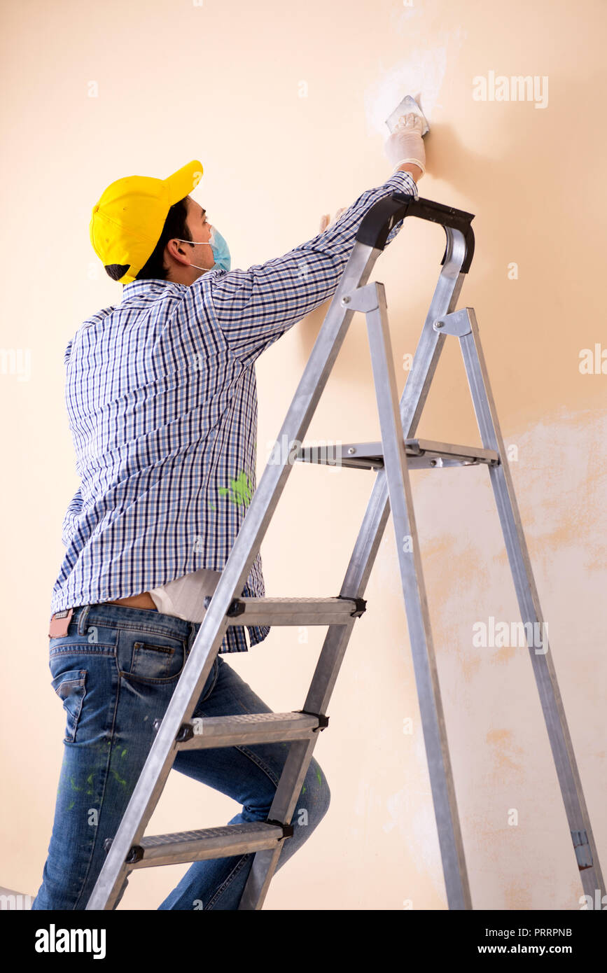 Young contractor sanding wall hi-res stock photography and images - Alamy