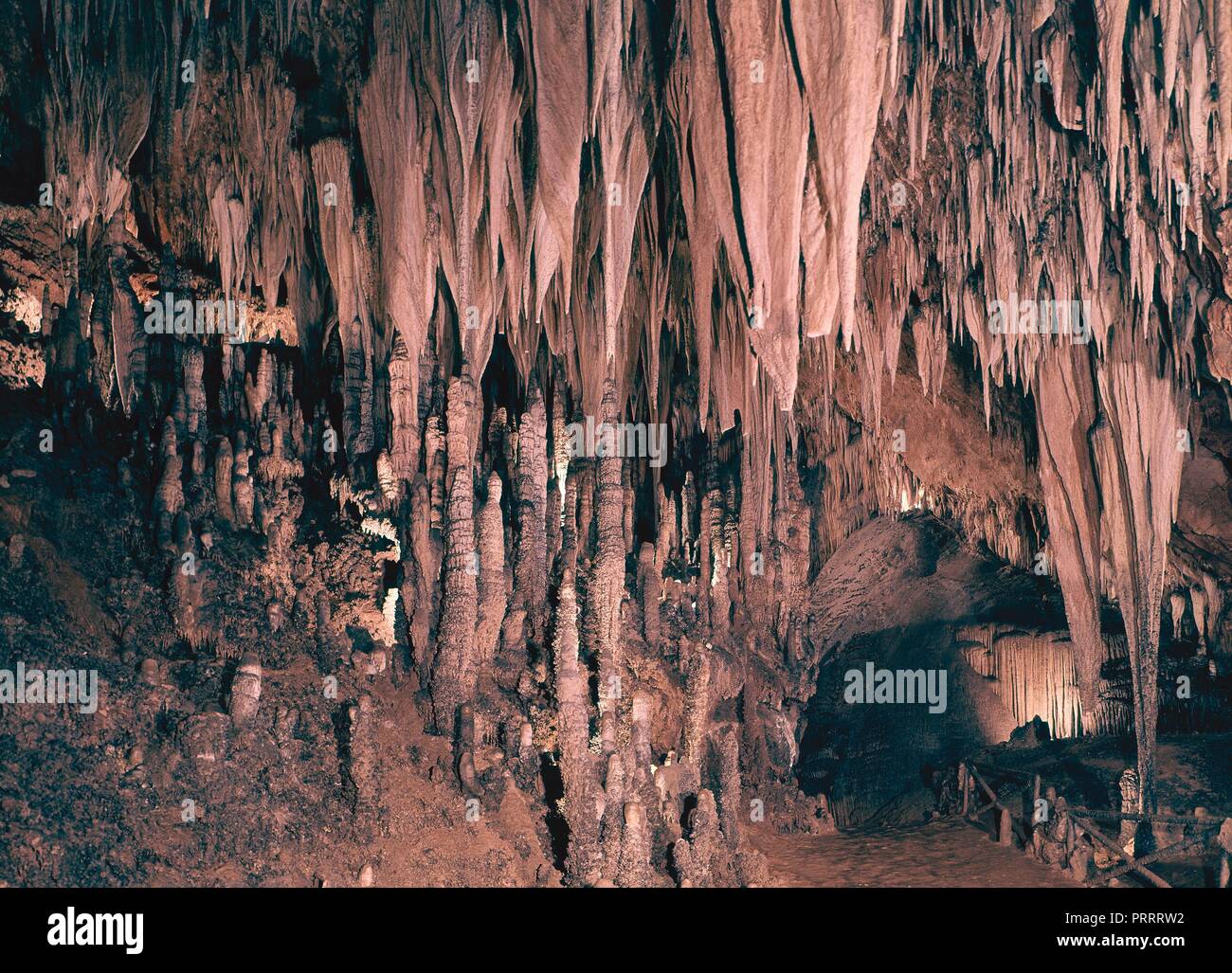 Estalactitas estalagmitas hi-res stock photography and images - Alamy