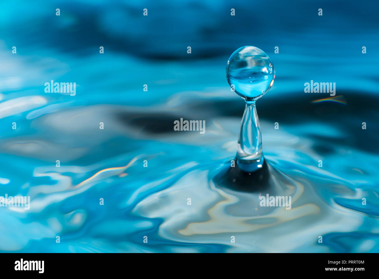 Drop bouncing on the water hi-res stock photography and images - Alamy
