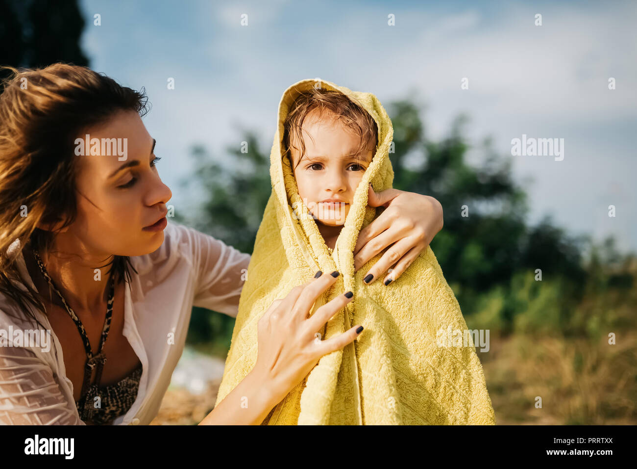 The mother and the daughter hi-res stock photography and images - Alamy