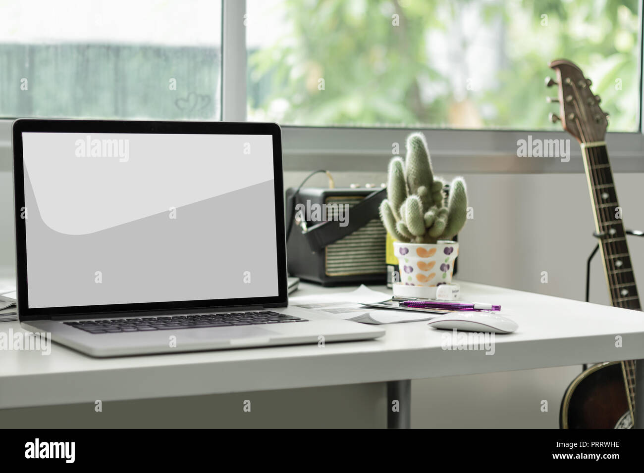 Computer desk desktop hi-res stock photography and images - Alamy