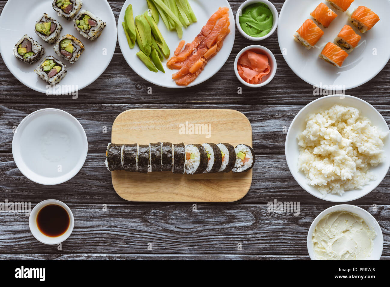Top view cutting sushi rolls hi-res stock photography and images - Alamy