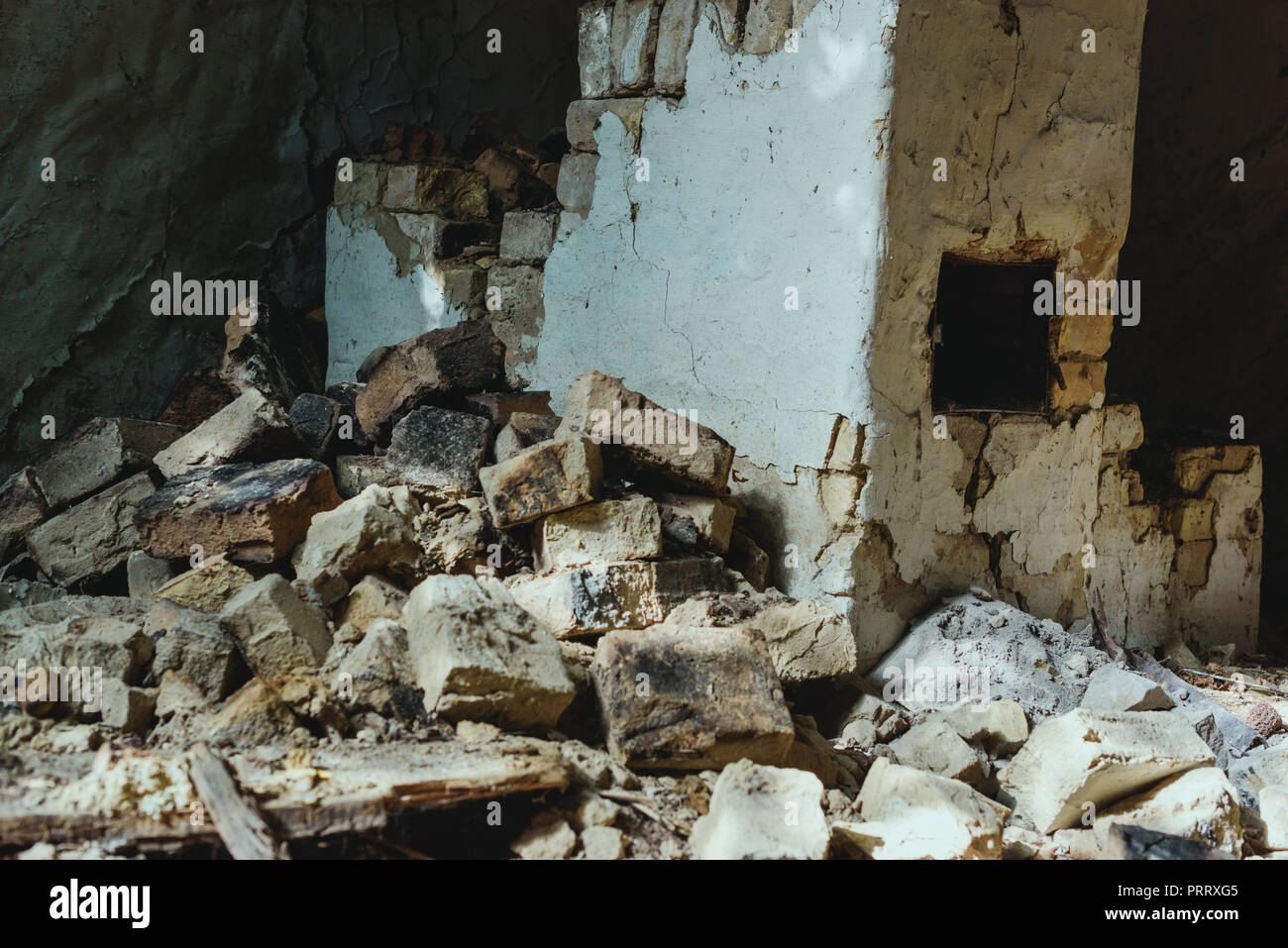 abandoned old building with broken brick wall Stock Photo - Alamy