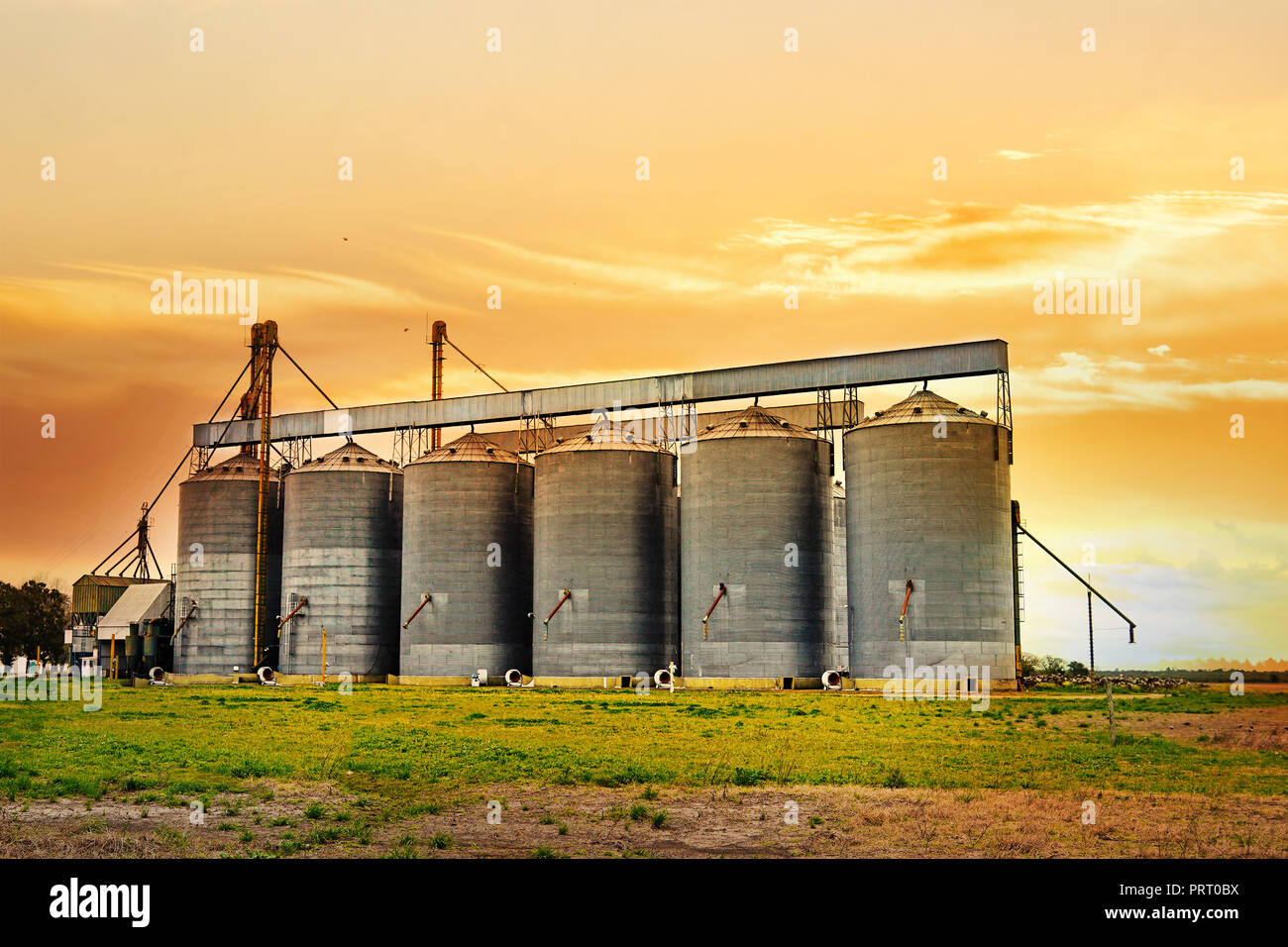 Rice silos hi-res stock photography and images - Alamy