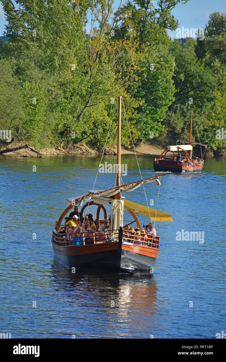 Scow sail hi-res stock photography and images - Alamy